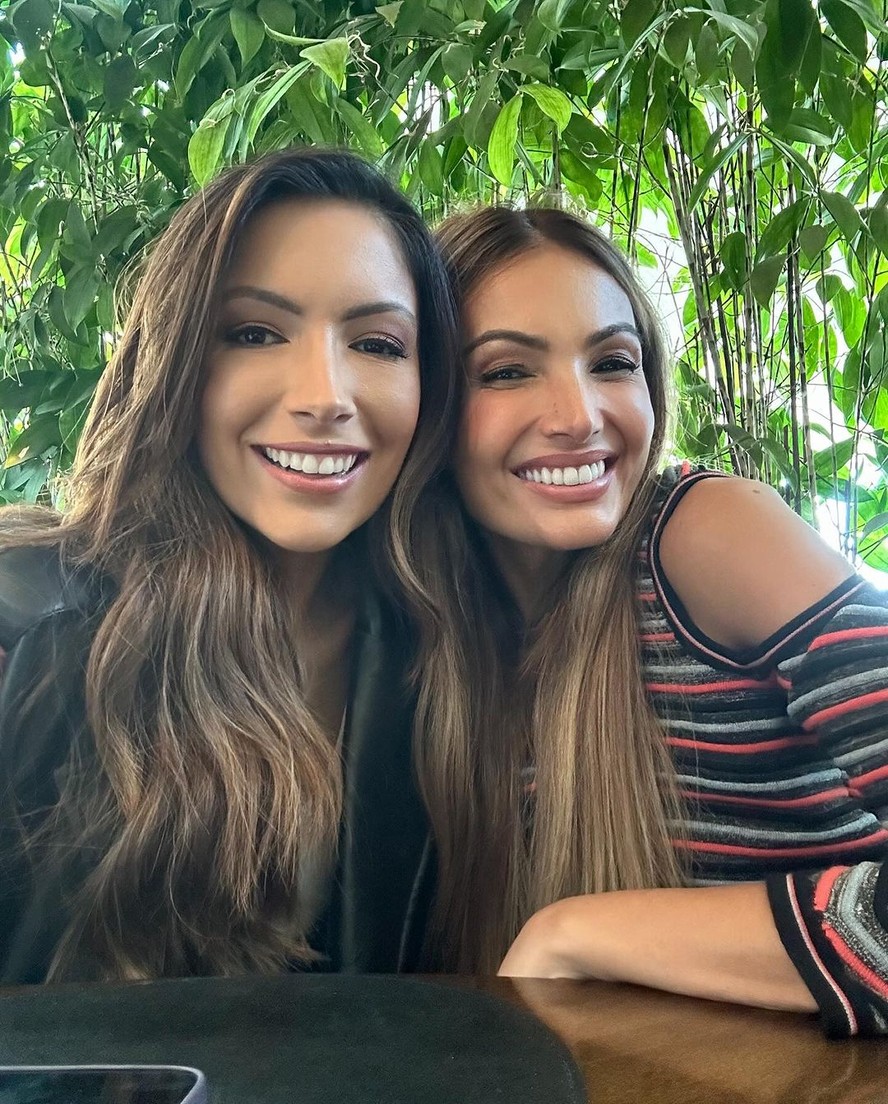 Patrícia Poeta e a irmã, Paloma, posam juntas e recebem elogios: 'pensa numa genética de beleza'