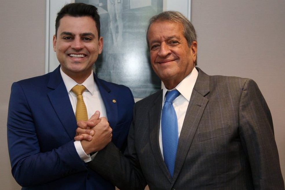 Valdemar Costa Neto pede expulsão de deputado após foto com ministros ...