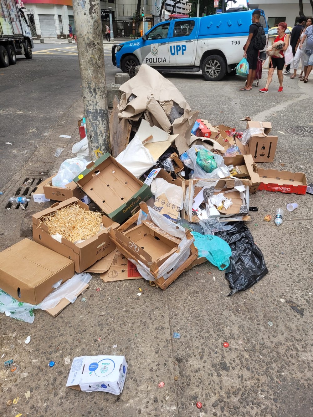Lixo na rua o dia todo, todos os dias: entenda por que moradores de ...