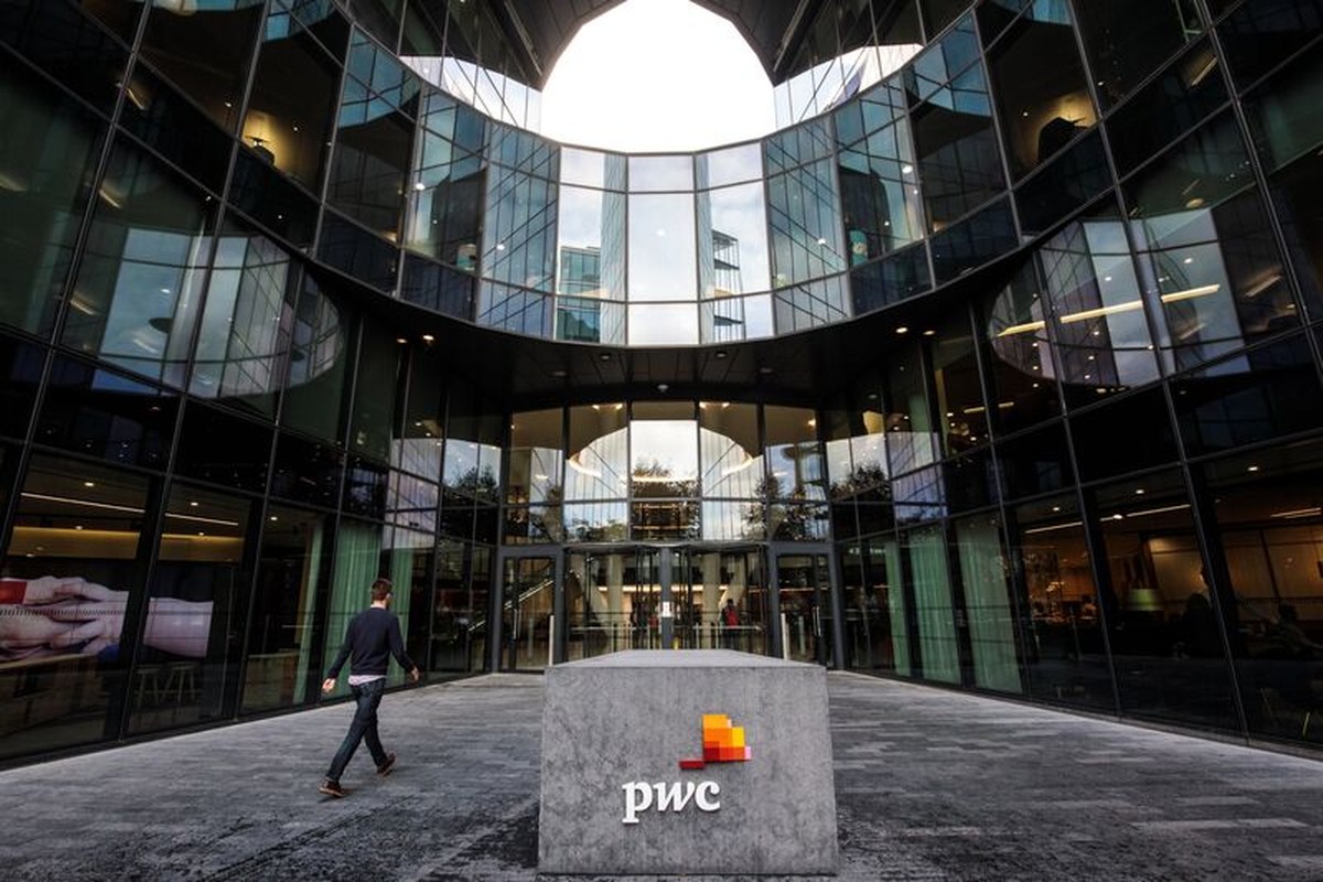 PwC implementa chatbot entre seus mais de 4 mil advogados para melhorar ...