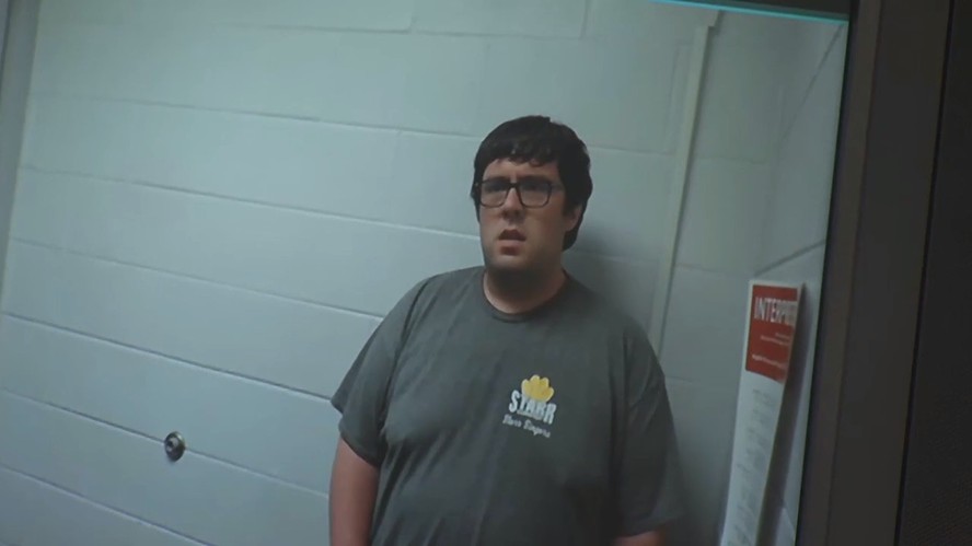 Professor é acusado de stalkear aluna de 11 anos; suspeito teria ...