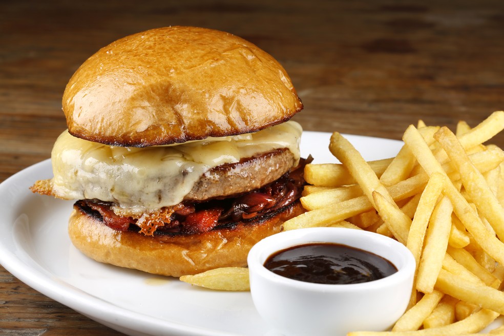 Dia do hambúrguer tem receitas especiais e promoções no Rio