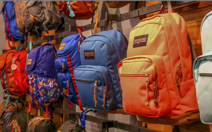 Morre o criador da mochila JanSport, marca nascida na contracultura e ...