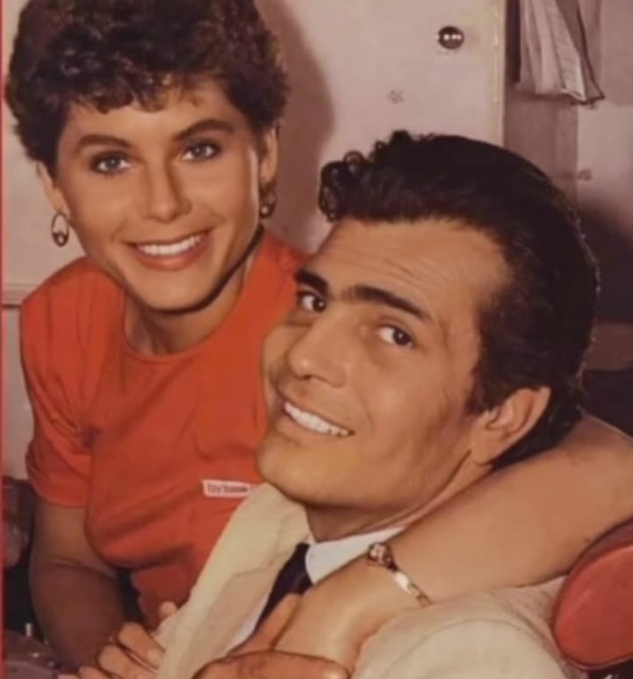 Vera Fischer posta foto com Tarcísio Meira da época da novela 'Brilhante'