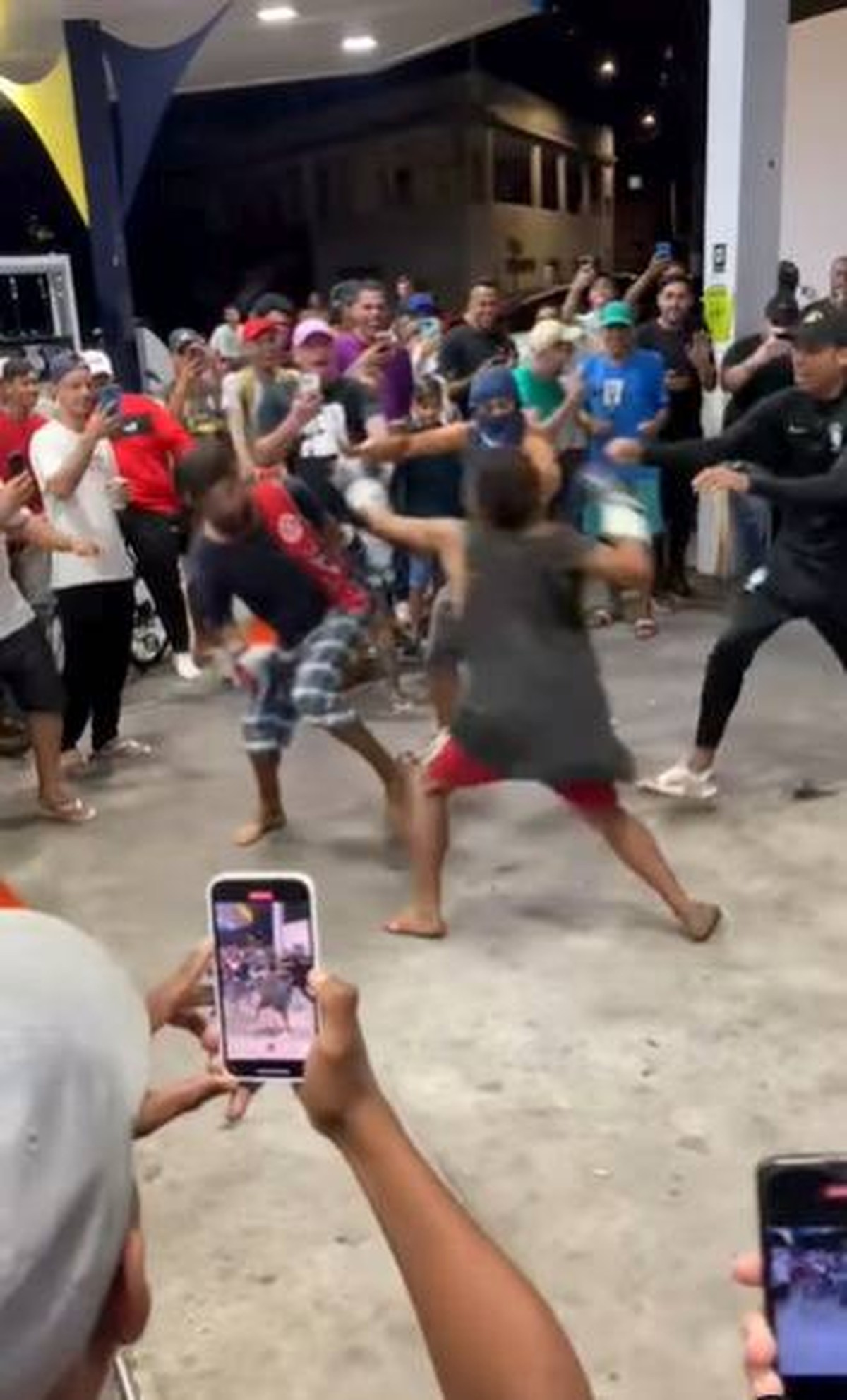 'Quero ver peitar': 'UFC de rua' vira fenômeno nas redes ao mostrar ...