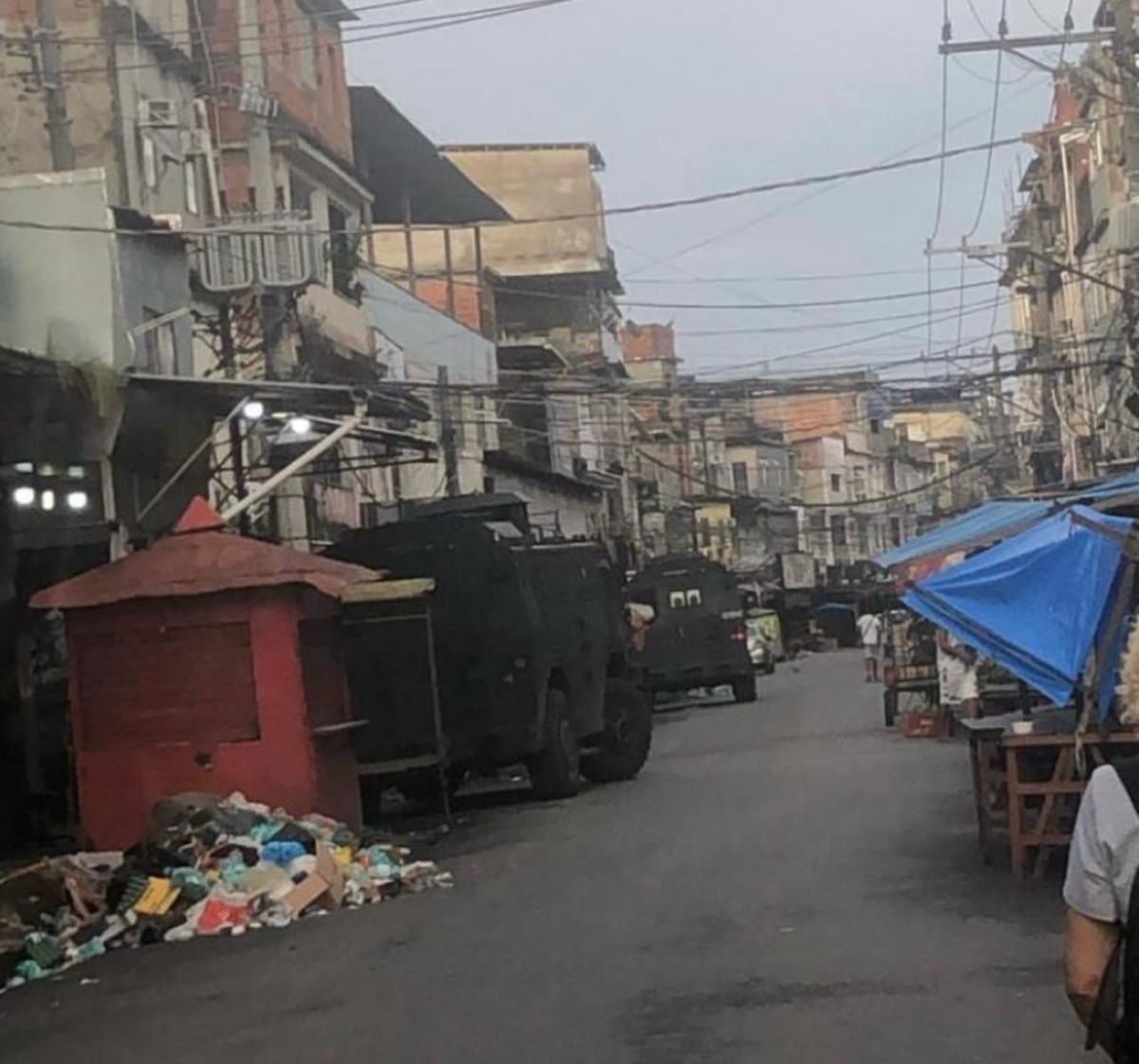 PM faz operação na Maré para reprimir crimes na região