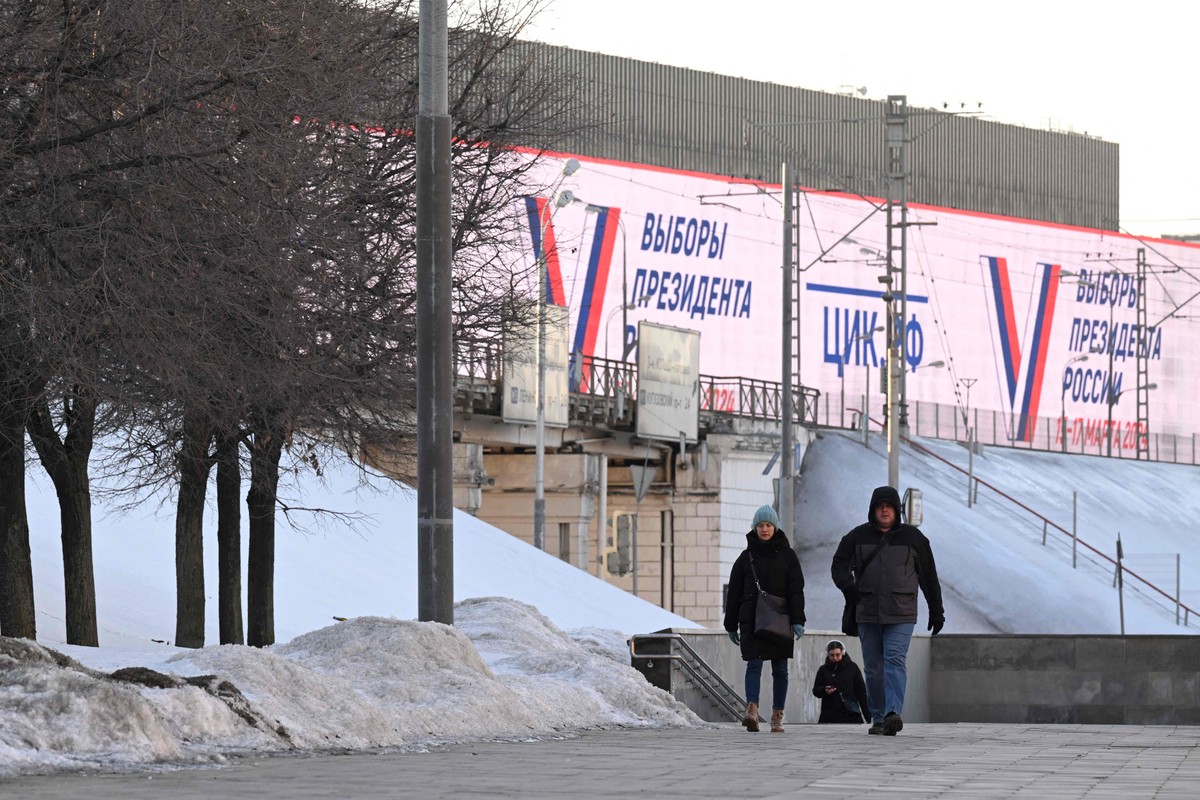 Às vésperas da eleição presidencial, pesquisa mostra cansaço dos russos ...