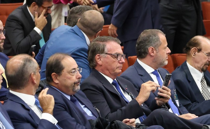 O ministro do STF que recebeu elogios de Bolsonaro no primeiro dia de ...