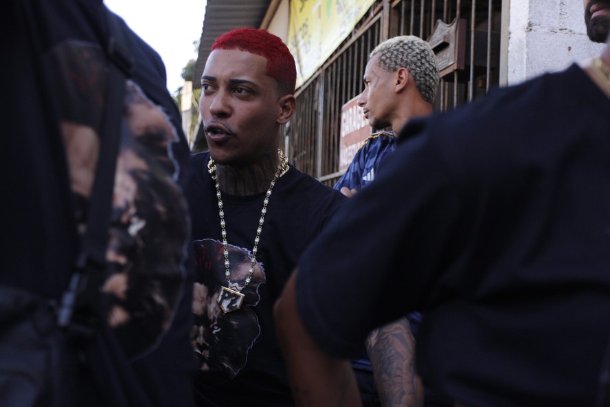Ex-traficante e pitbull do funk: Quem é MC Poze, preso pela PF em ...