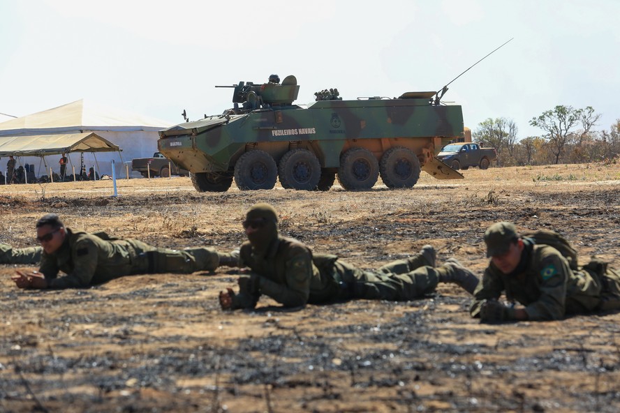 Marinha une tropas dos EUA e China pela 1ª vez em operação militar no ...