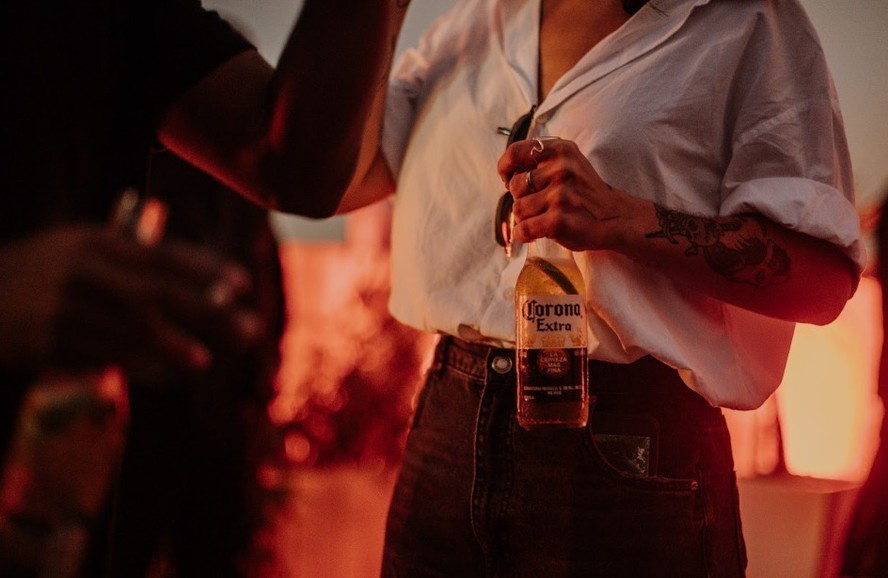 Ambev amplia garrafas retornáveis no Brasil com lançamento de Corona 600 ml