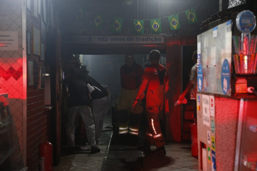 Incêndio atinge o Lamas, restaurante mais antigo em atividade no Rio