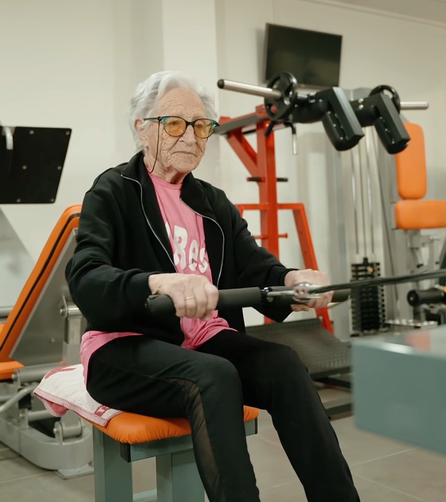 'Tenho 101 anos, mas isso não me impede de treinar na academia por duas ...