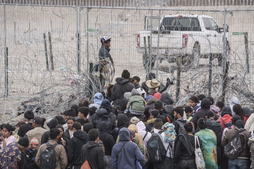 Quase 14 milhões de imigrantes latinos estão em situação irregular nos ...