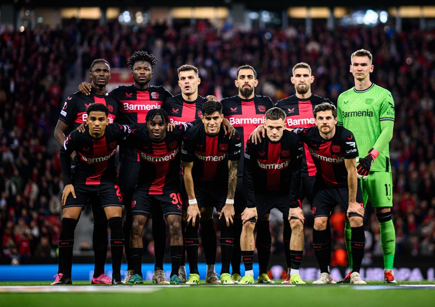 Bayer Leverkusen vence e se junta a seleto grupo de campeões invictos ...