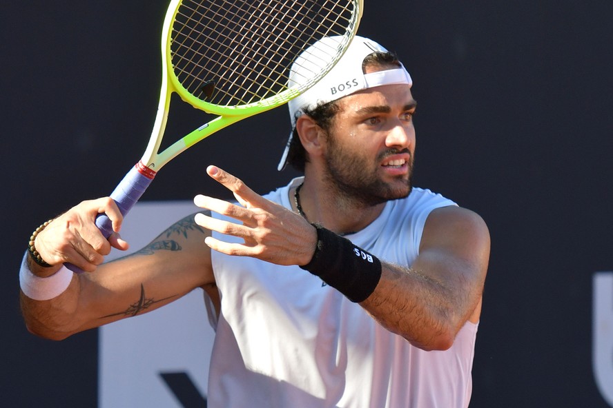 Galã, ex-top 10, convidado para o torneio e sem perder nenhum game ...