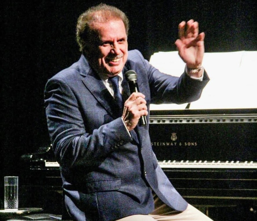 Maestro de Roberto Carlos e autor do arranjo do Hino Nacional para ...