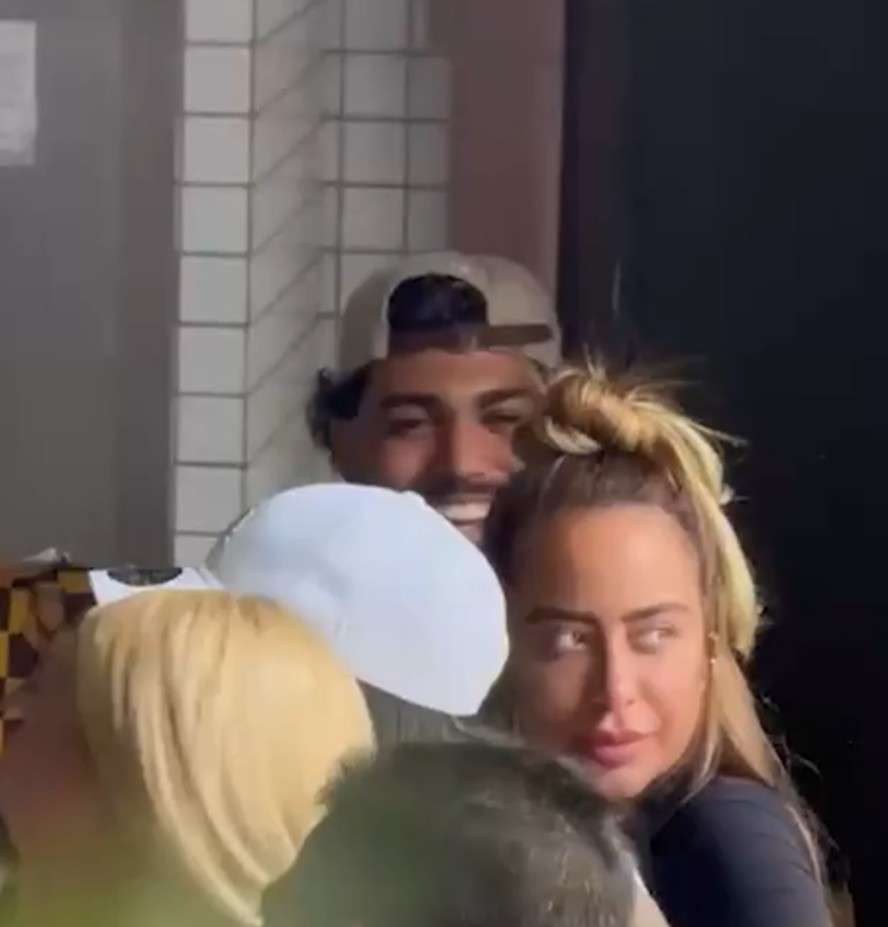 Gabigol e Rafaella Santos, irmã de Neymar, são vistos curtindo música juntos em restaurante de ...