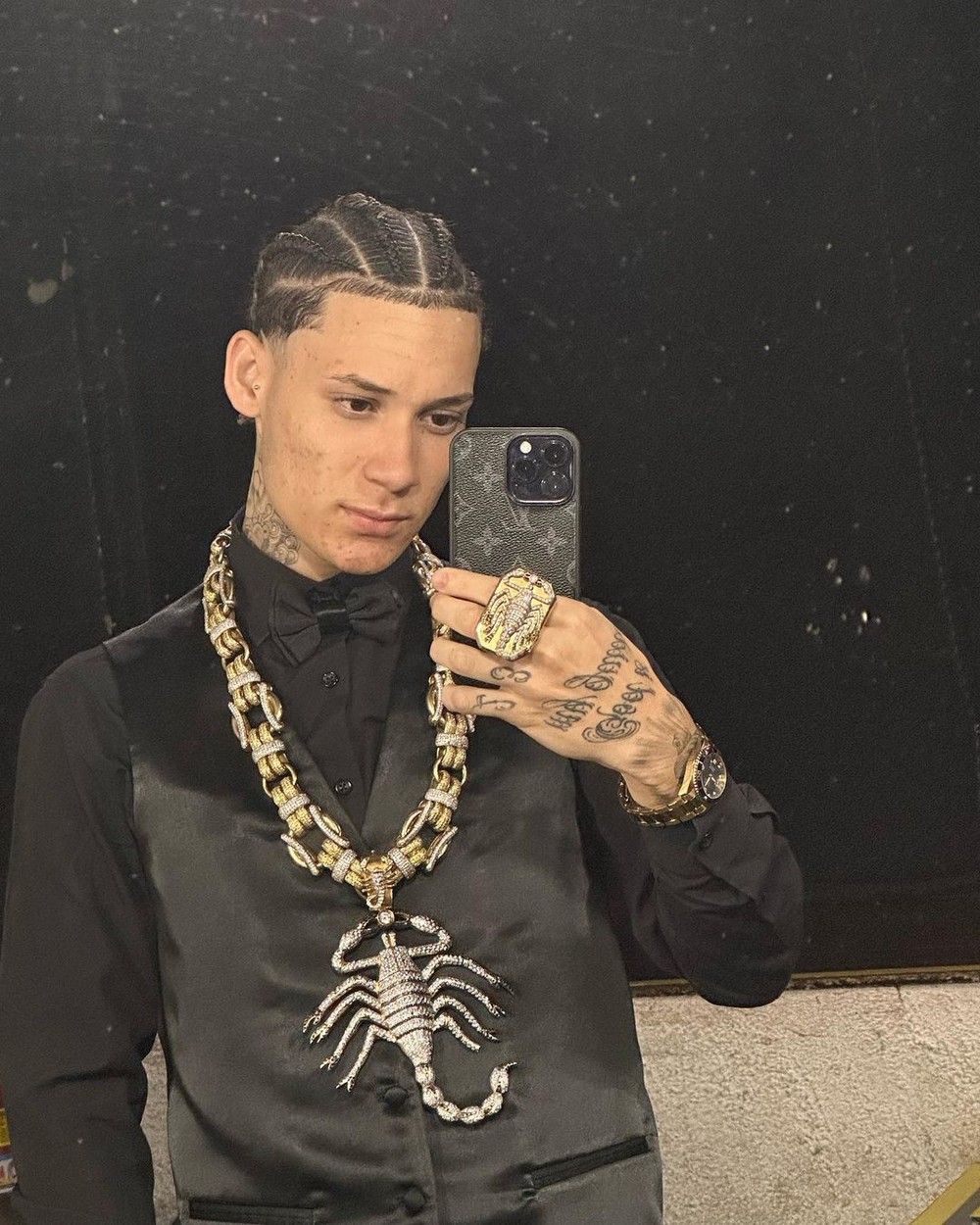 Rapper Chefin impressiona Cabelinho com cordão de ouro avaliado em R ...