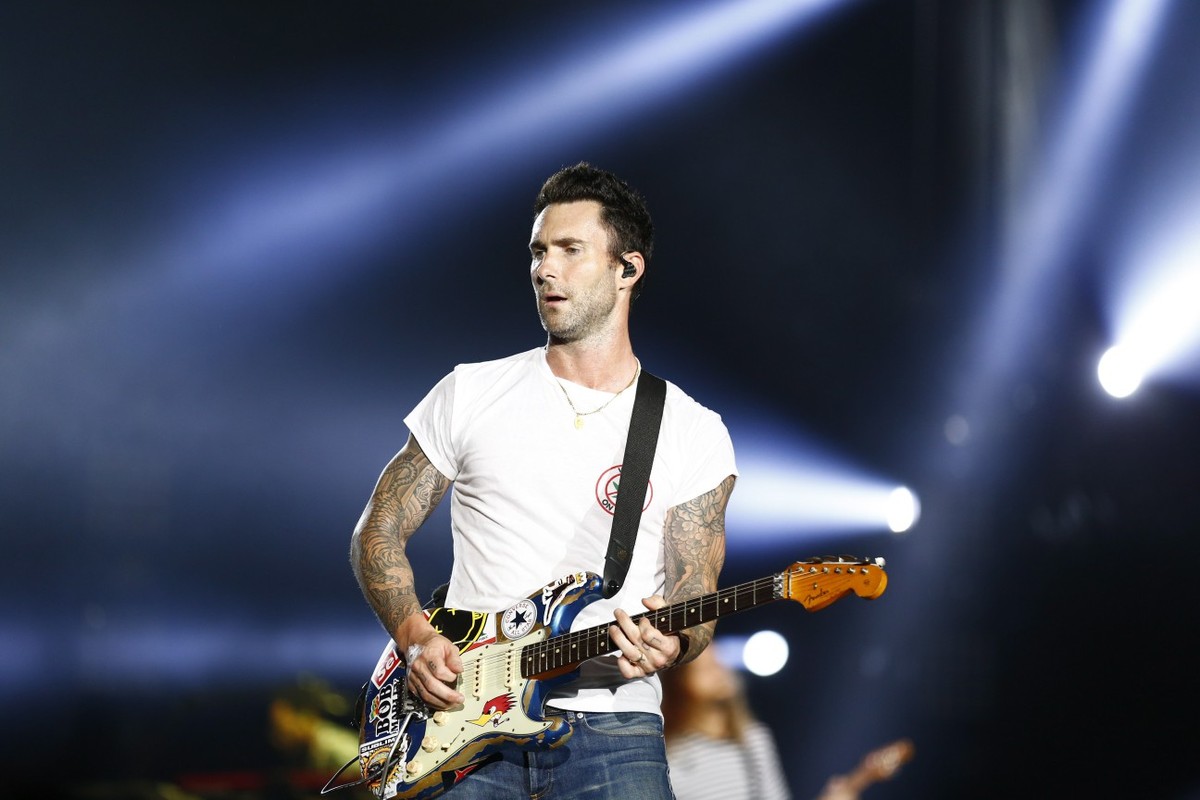 Quem Adam Levine já namorou? Conheça a história romântica do cantor