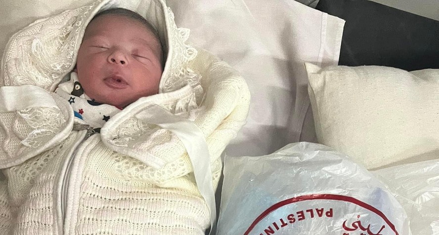 Crescente Vermelho anuncia nascimento de primeiro bebê palestino em ...