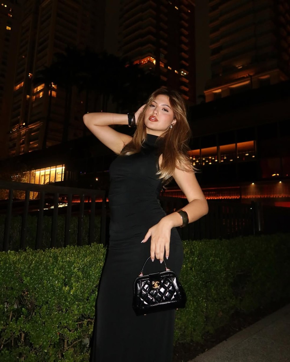 Mari Menezes: quem é a influenciadora que disse ter feito terapia por ...