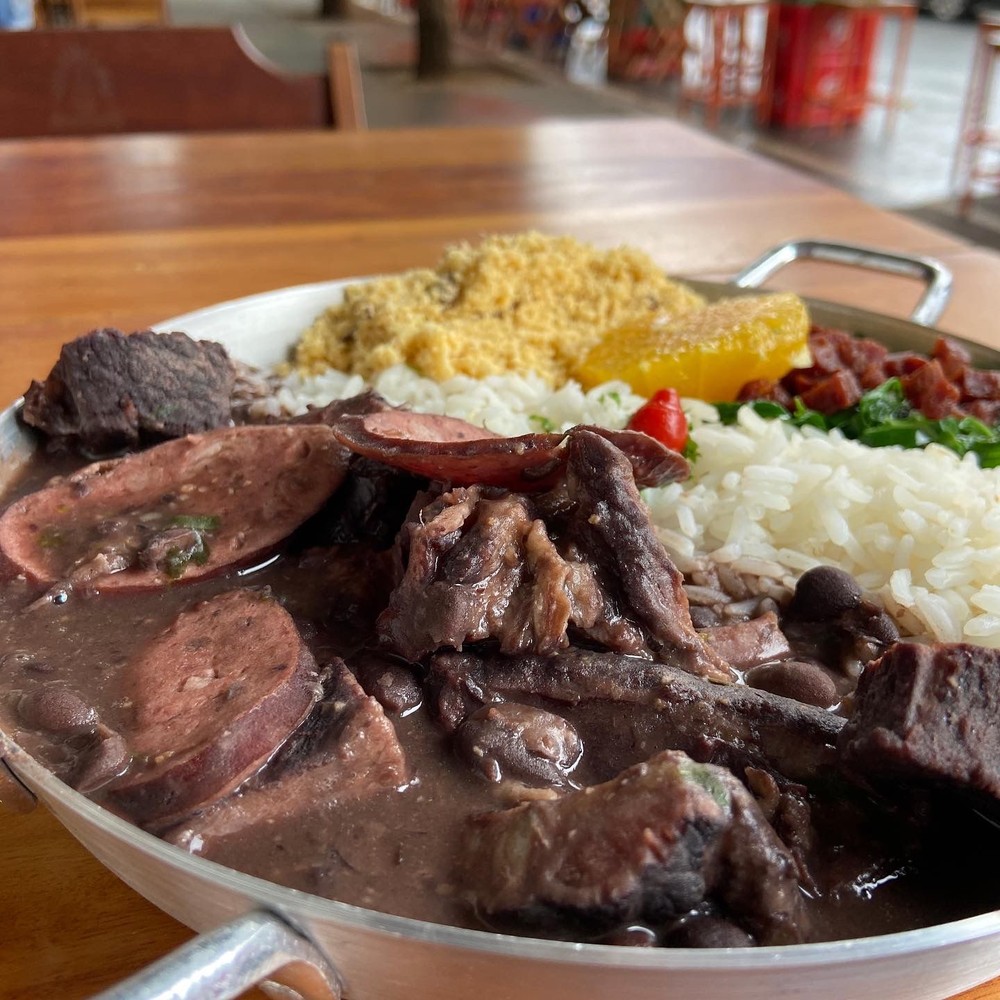 É carnaval: confira a agenda das tradicionais e deliciosas feijoadas