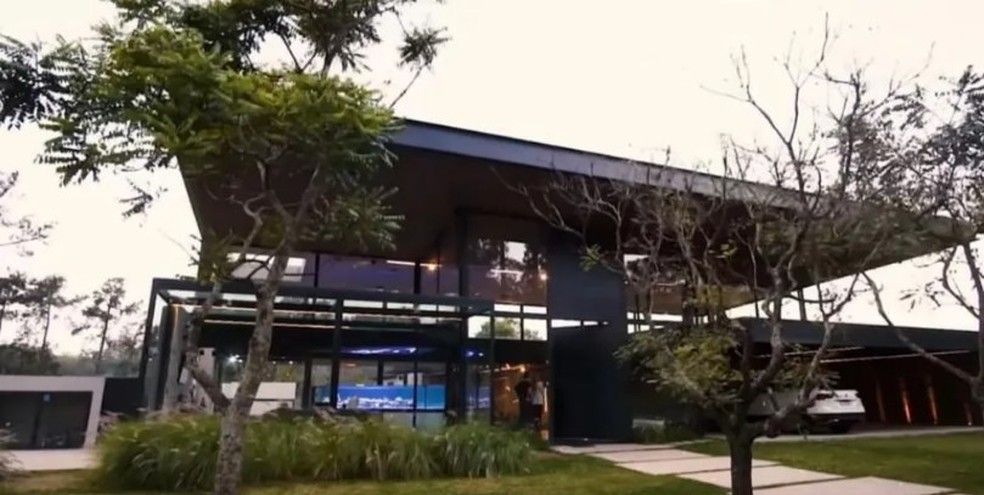 Boca Rosa se muda para mansão de R$ 18 milhões com aquário para ...