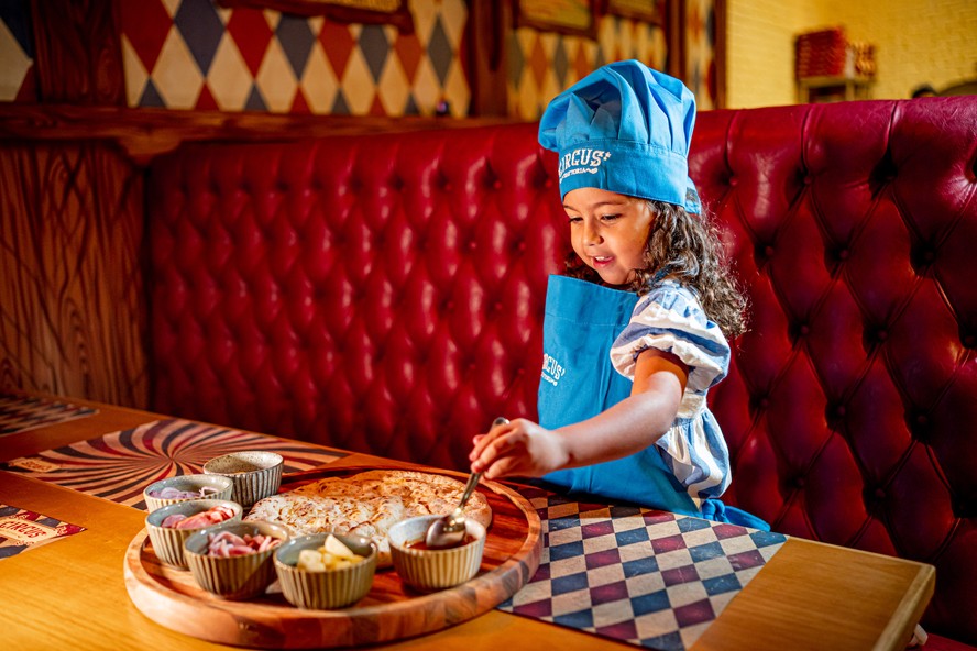 Minichef: oficinas de culinária para as crianças brincarem de colocar a ...