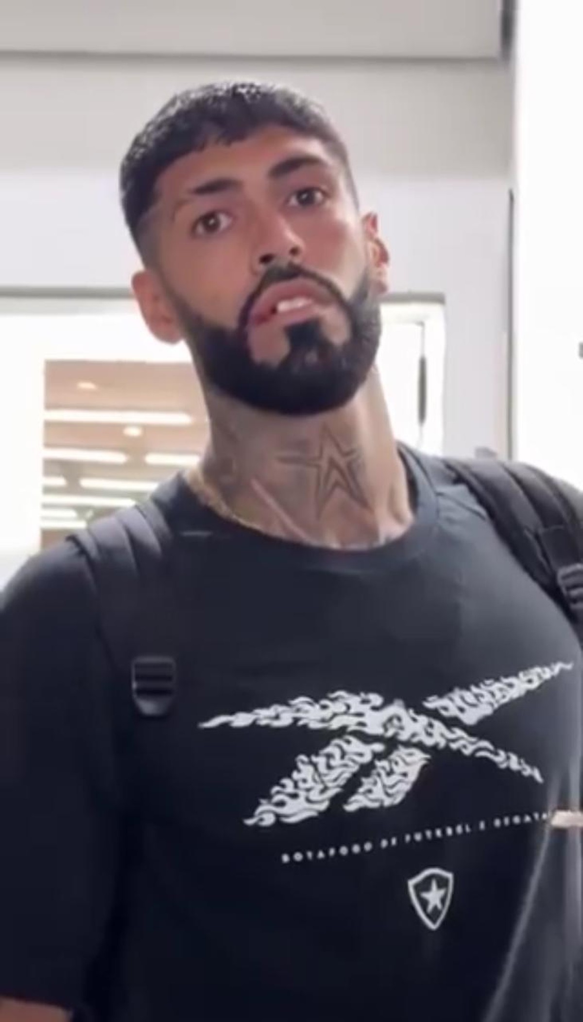 Alexander Barboza perde dente em confusão em Flamengo x Botafogo