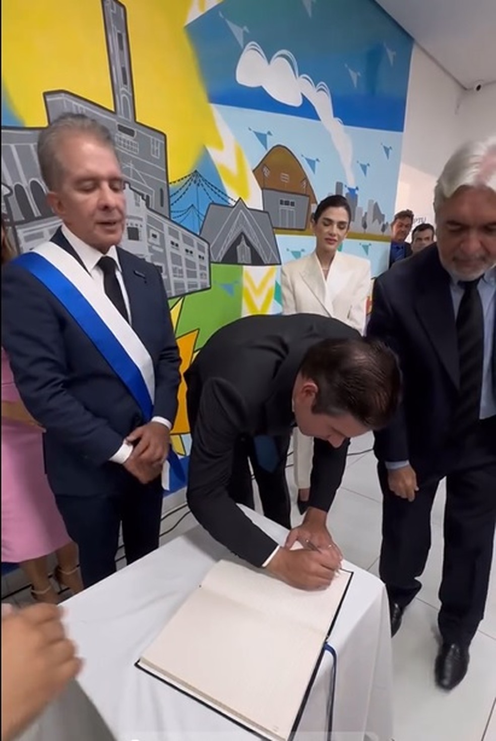 Distância para primo investigado, assinatura junto ao pai e mais: veja ...