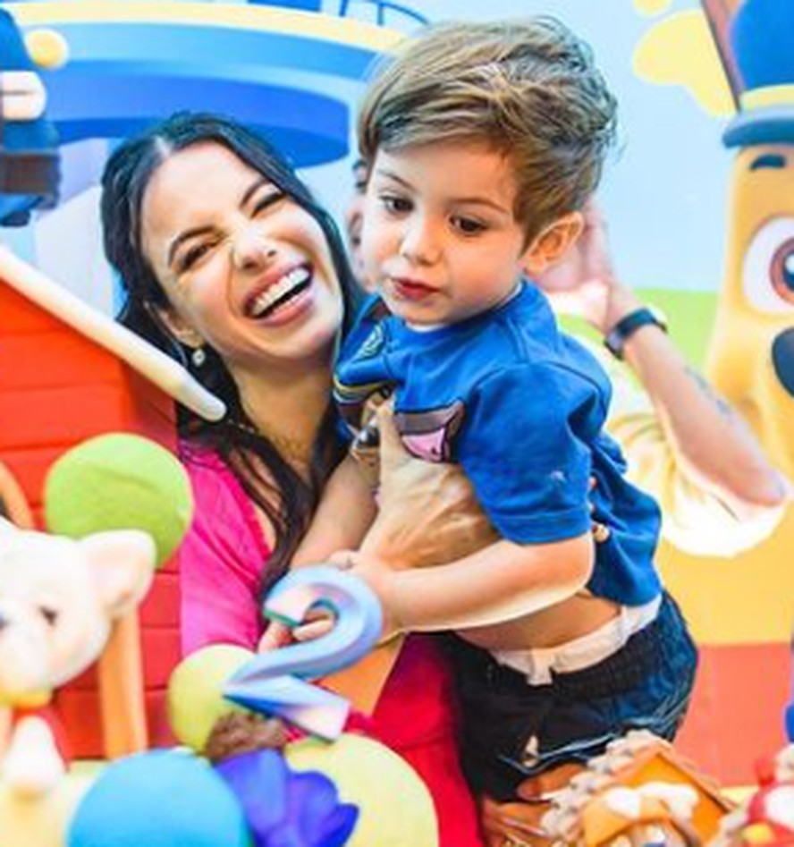 Sthefany Brito celebra melhora de saúde do filho: 'Mais animadinho e ...