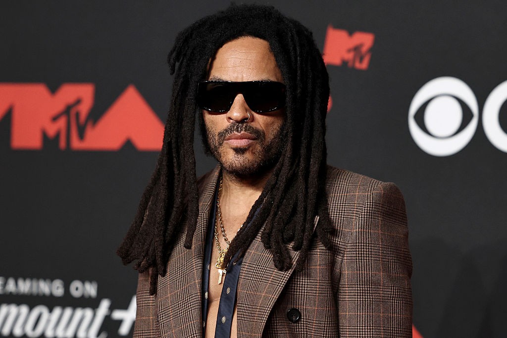 Lenny Kravitz revela que teve quatro dreadlocks arrancados por fã em ...
