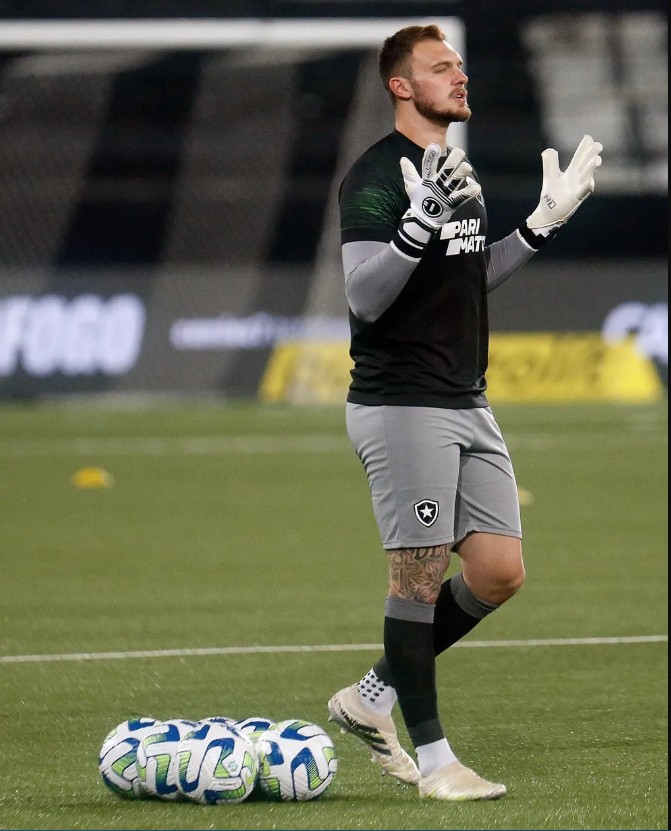 Com brasileiro, revista elege os dez maiores goleiros do século; veja lista