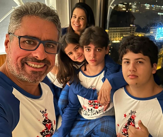 Veja personalidades que, como Isis Valverde, têm ótima relação com seus ...