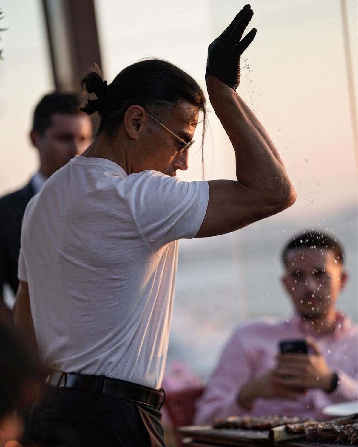 Chef do ‘bife de ouro’, Salt Bae fecha restaurante em Nova York, e ...