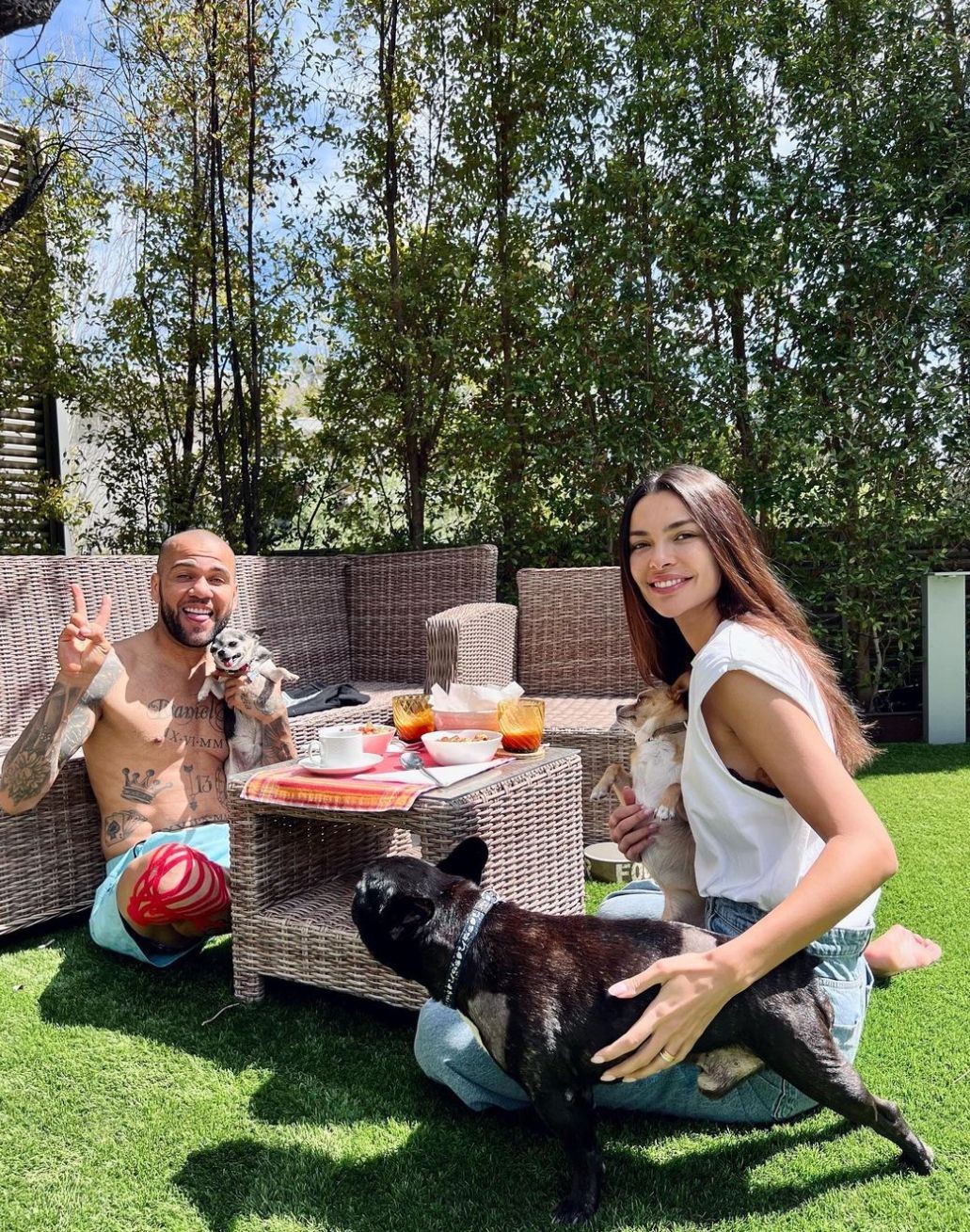 Daniel Alves volta ao feed do Instagram mais de 6 meses após sair da ...