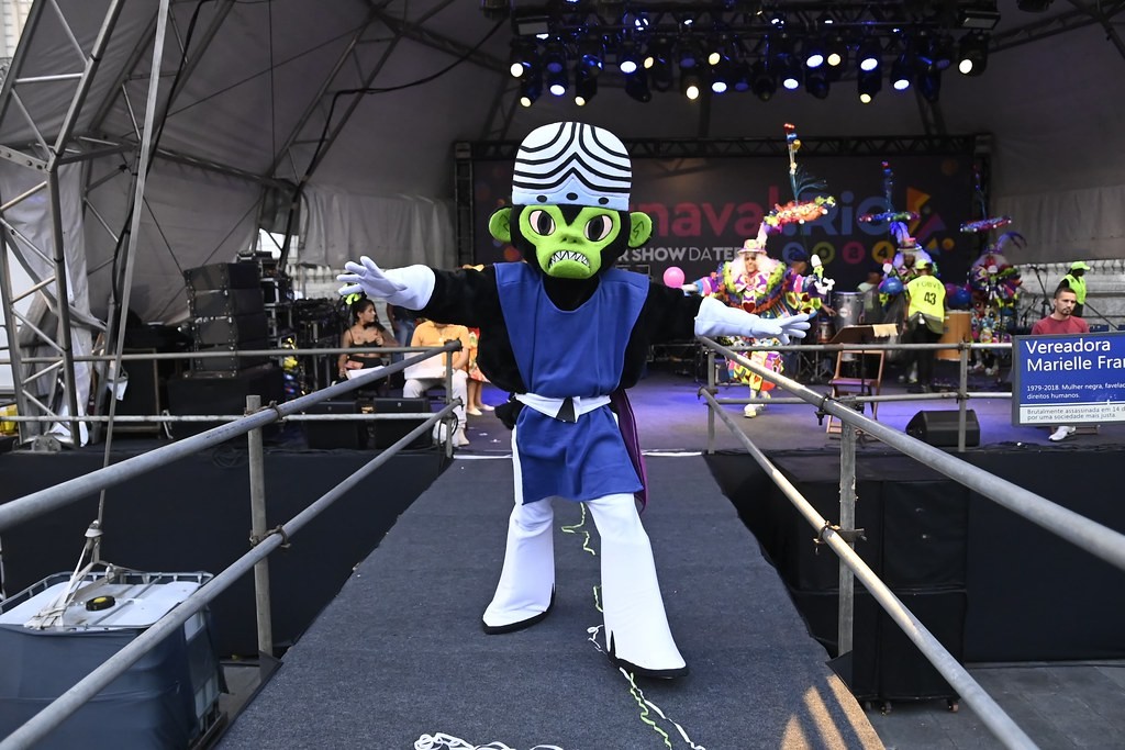 Na Cinelândia, o concurso para eleger melhor folião do Carnaval 2024 ...