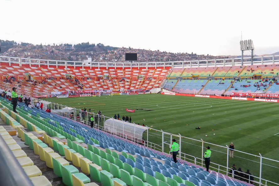 Federação peruana avalia mandar jogos da seleção nas Eliminatórias para ...