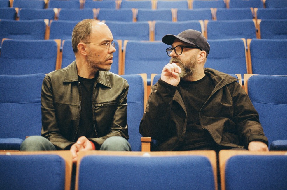 Chay Suede estreia no teatro em peça de Felipe Hirsch e Caetano Galindo ...